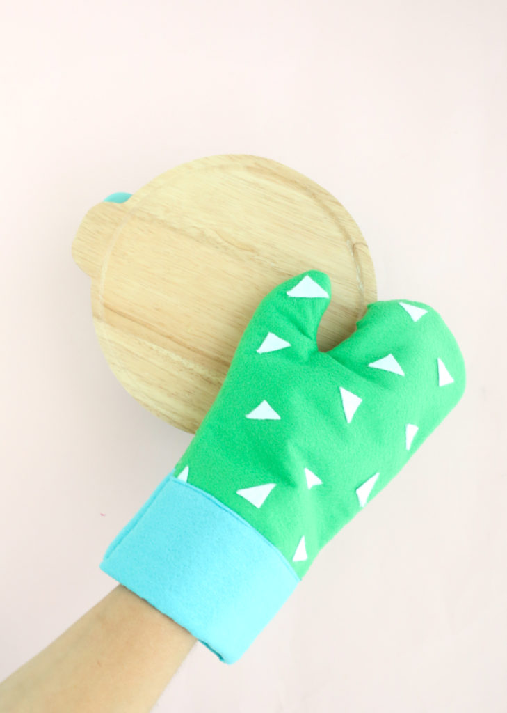 15 Fun Oven Mitt DIYs That You'll Actually Want To Try